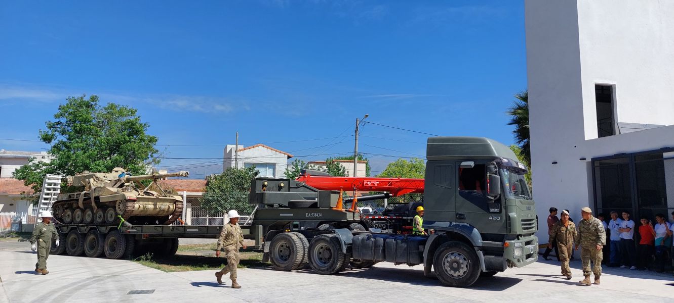 La Técnica Marcelo Lotufo recibió un tanque y un cañón del Ejercito ...