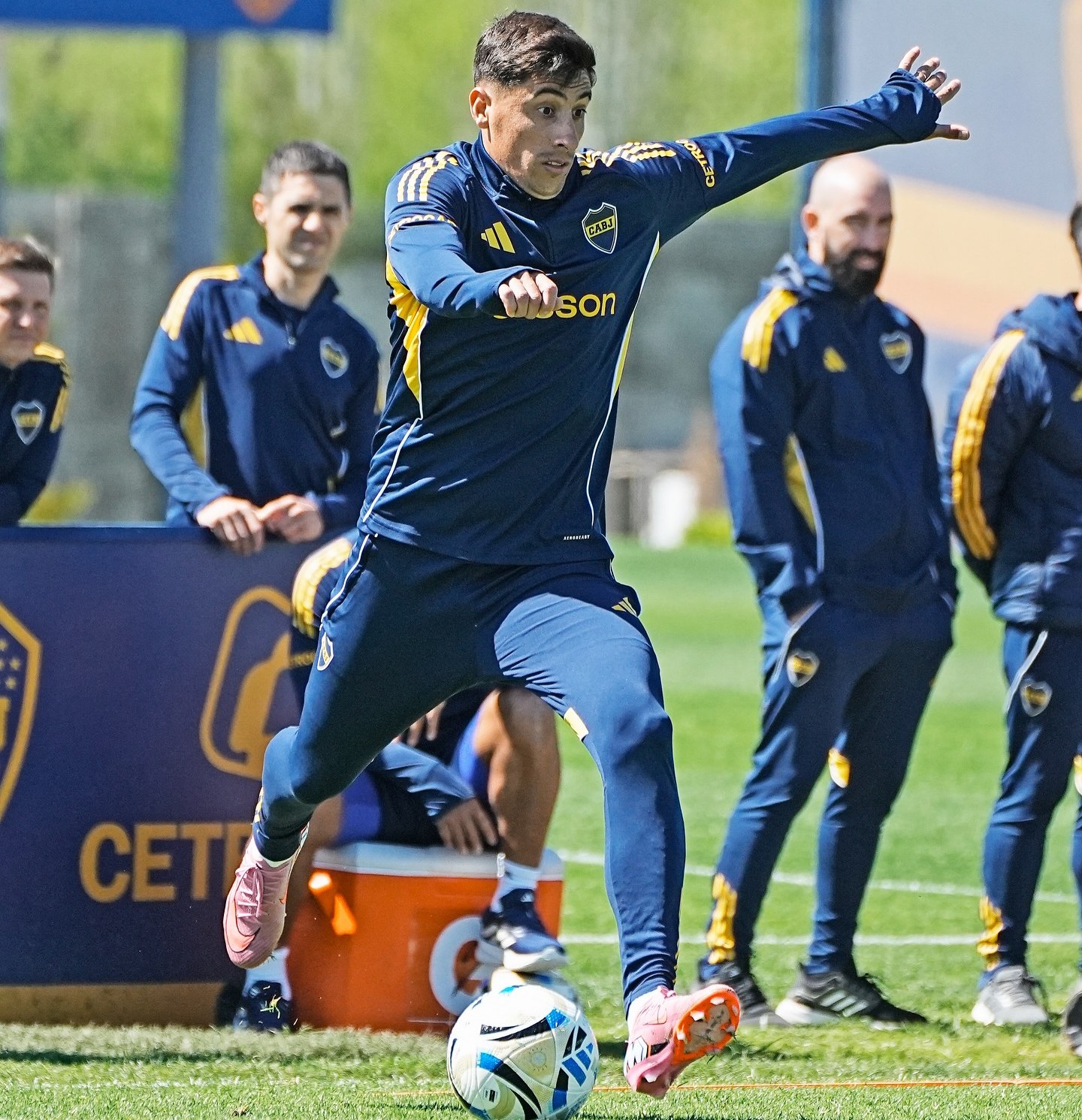 Un Boca preocupado inició sus trabajos y sin Paredes - Nuevo Diario de ...